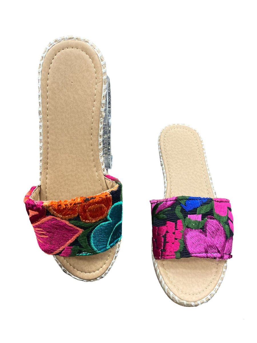 Black Embroidered Sandals – Cielito Lindo